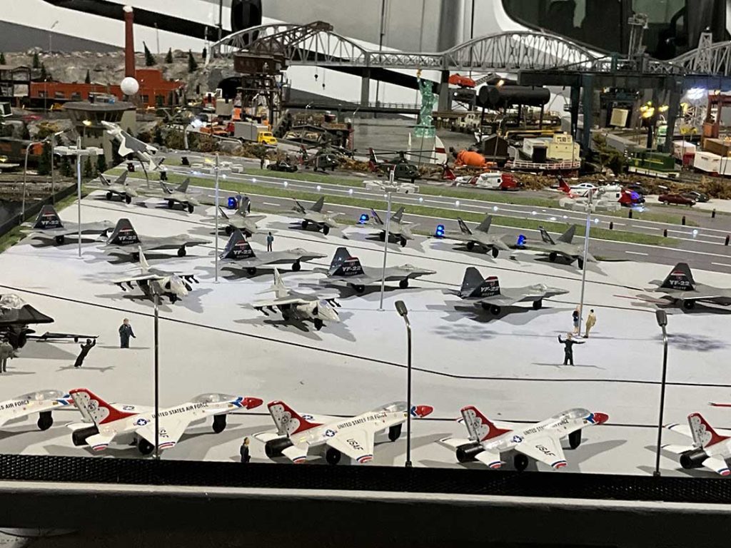 HO scale airport terminal - Model railroad layouts plansModel railroad ...