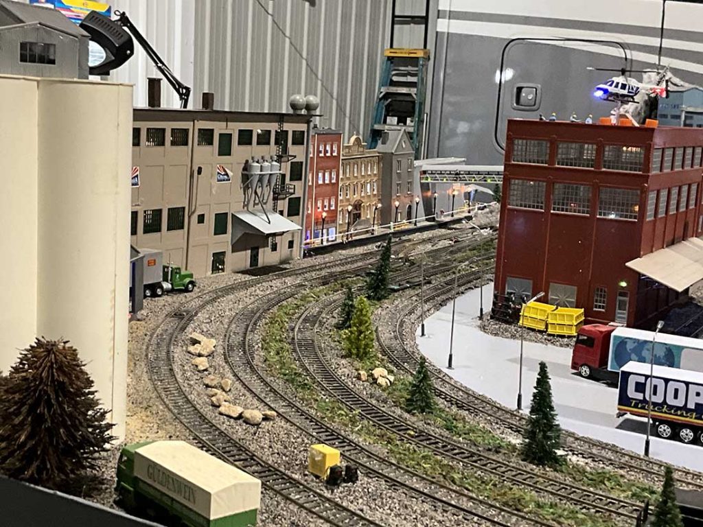 HO scale airport terminal - Model railroad layouts plansModel railroad ...