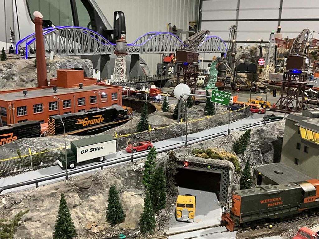 HO scale airport terminal - Model railroad layouts plansModel railroad ...