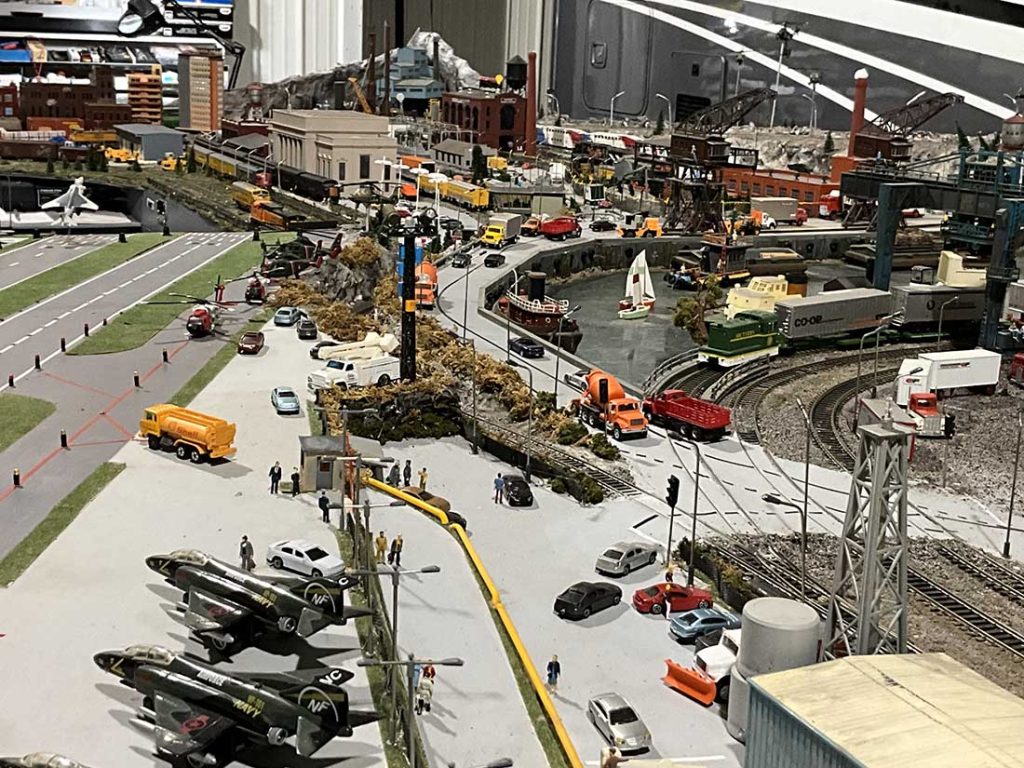 HO scale airport terminal - Model railroad layouts plansModel railroad ...
