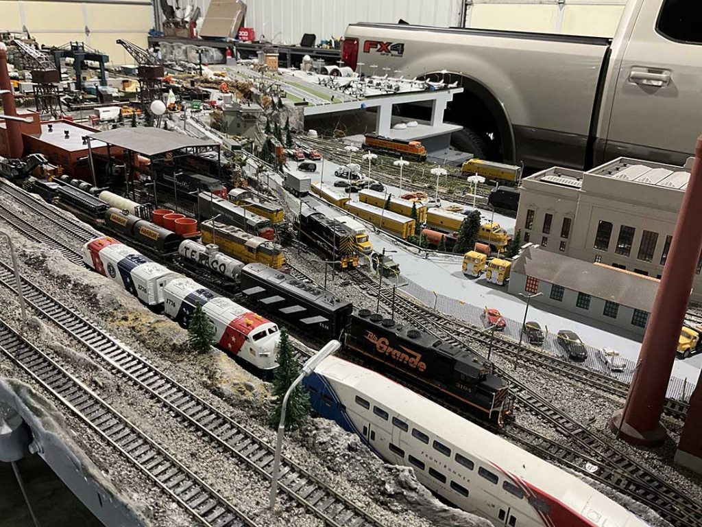 HO scale airport terminal - Model railroad layouts plansModel railroad ...