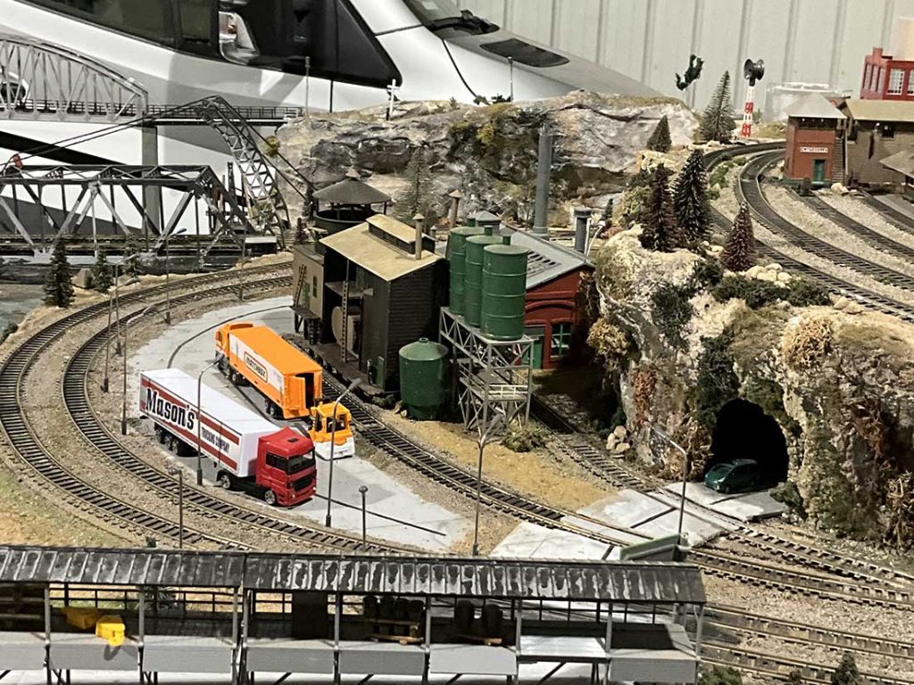 HO scale airport terminal - Model railroad layouts plansModel railroad ...
