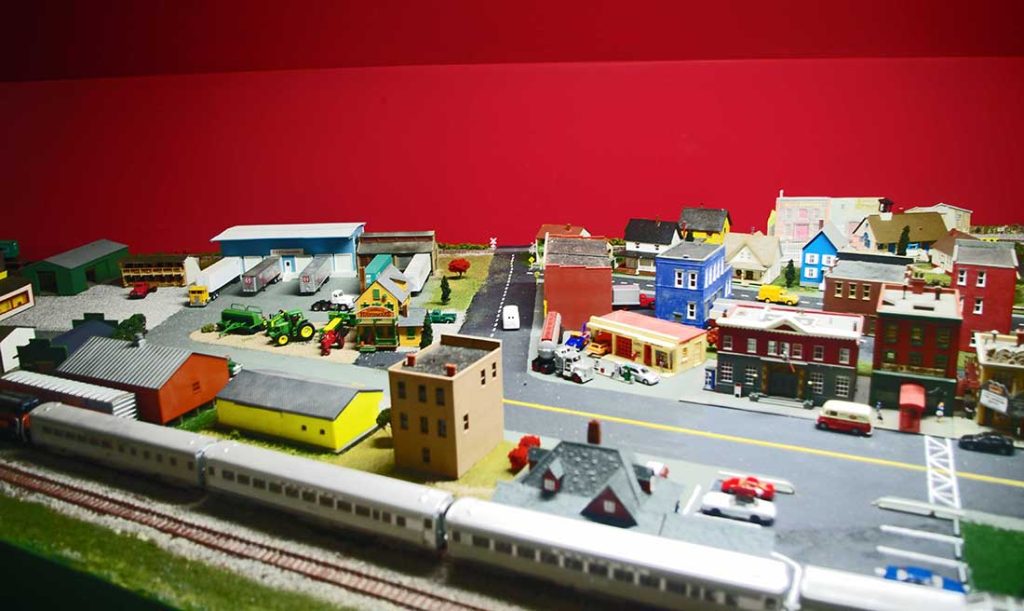 HO scale mainline - Model railroad layouts plansModel railroad layouts ...