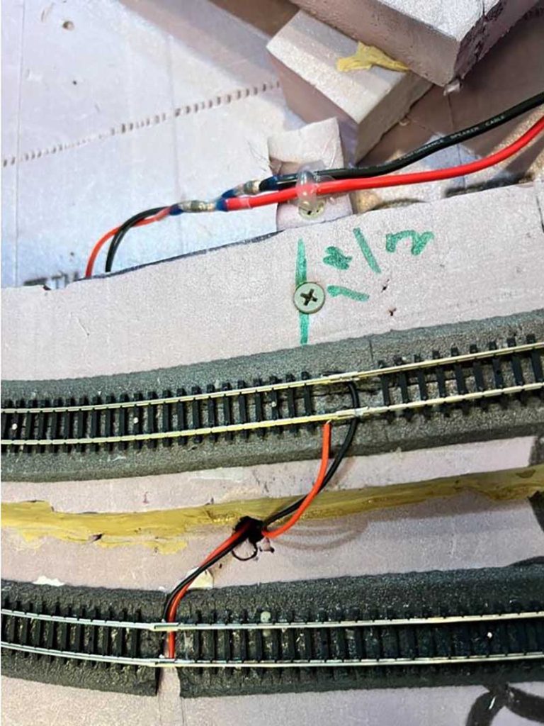 How to run a model train bus wire - Model railroad layouts plansModel ...